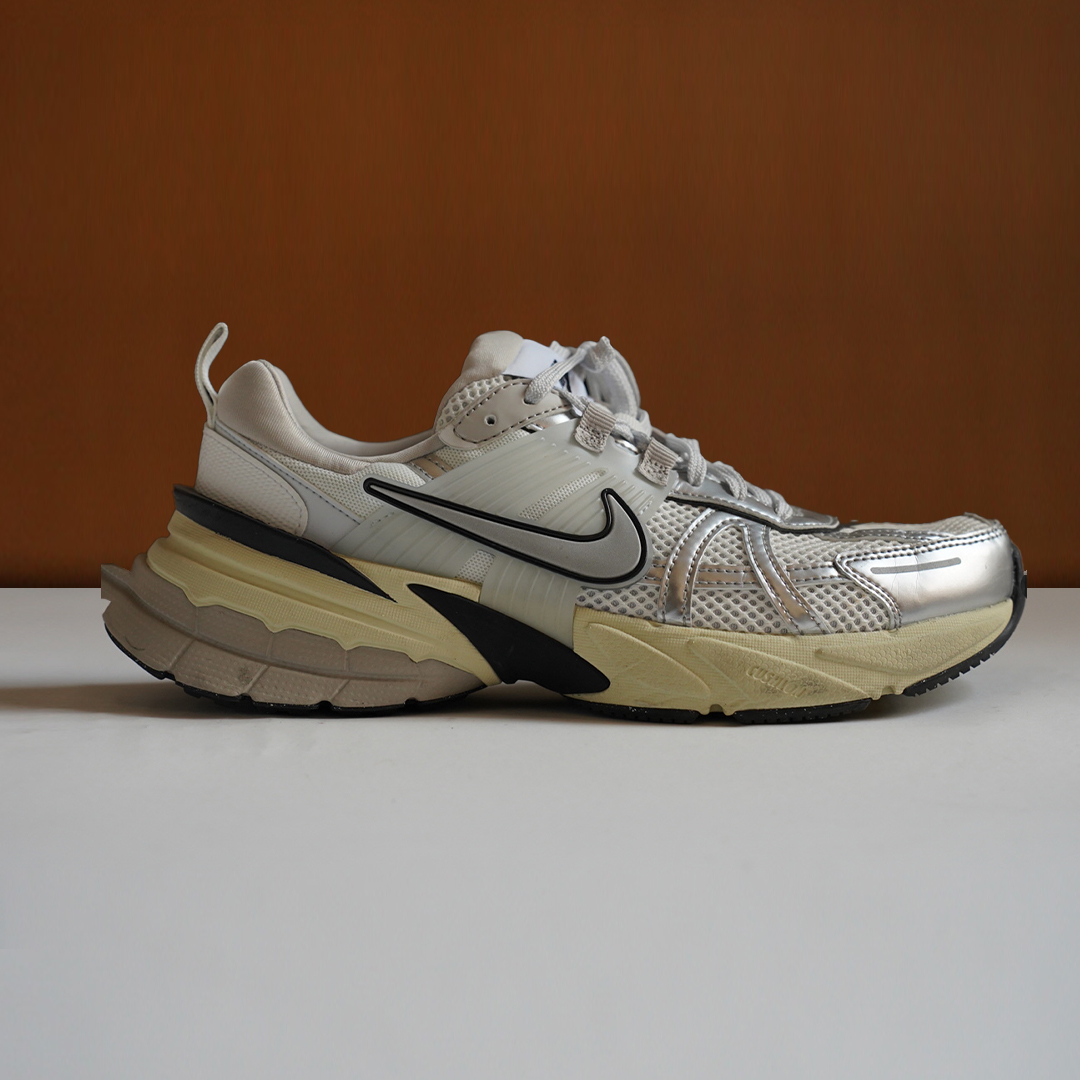【サイズ感は？】”NIKE V2K RUN” メンズにオススメのY2Kスニーカーをレビュー！SIZEDECIDE